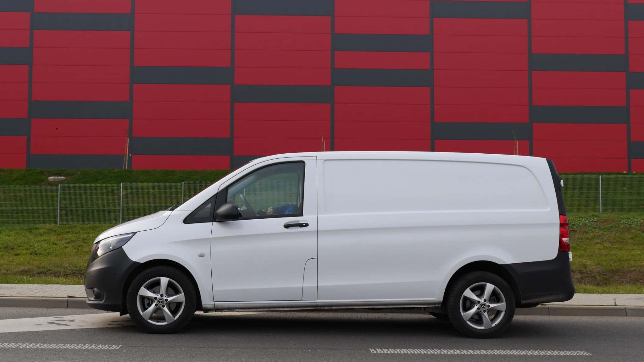 Mercedes Vito Furgon 111 CDI - bus dla kuriera i nie tylko - MenWorld.pl