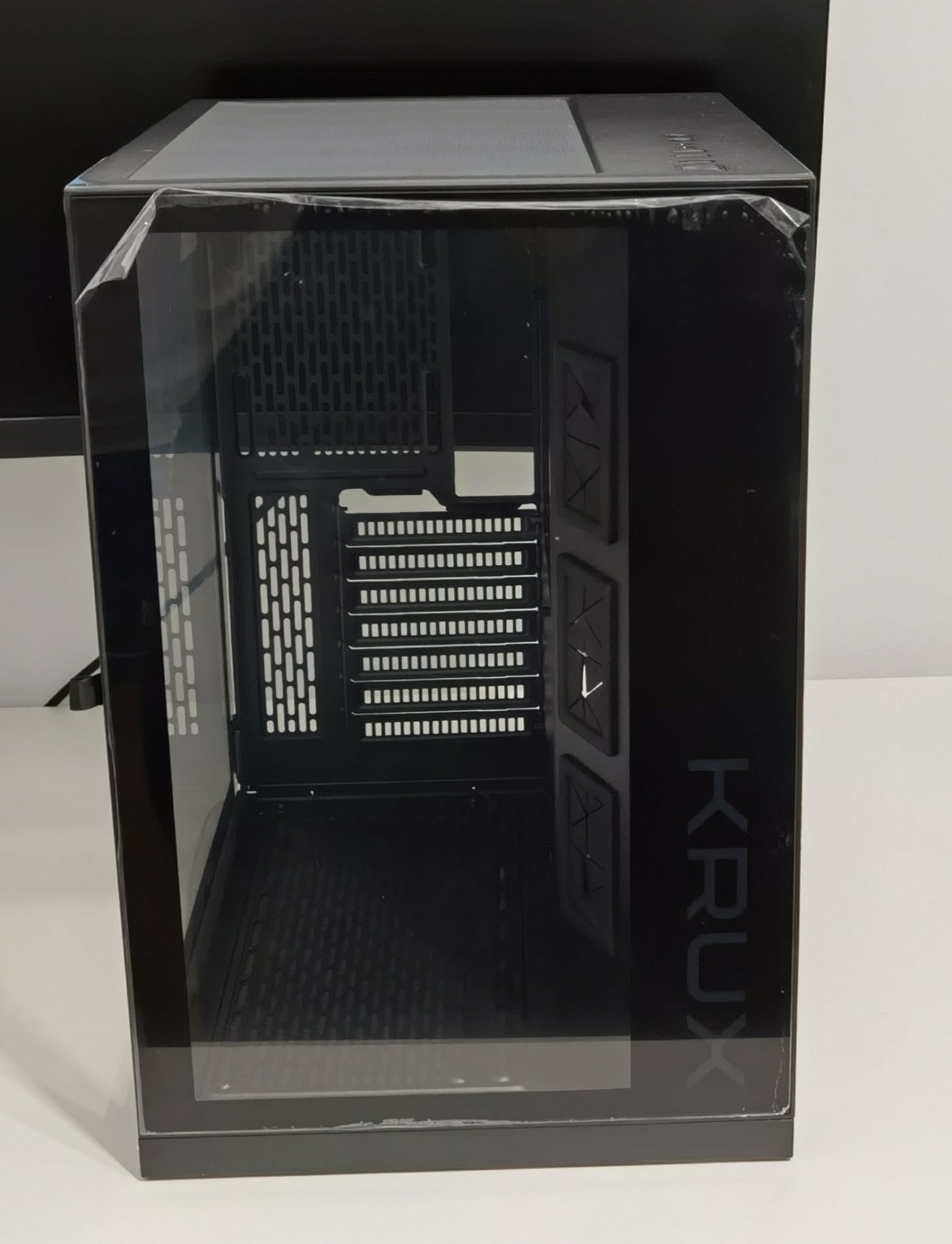 KRUX Anta - zjawiskowa obudowa typu cube tower